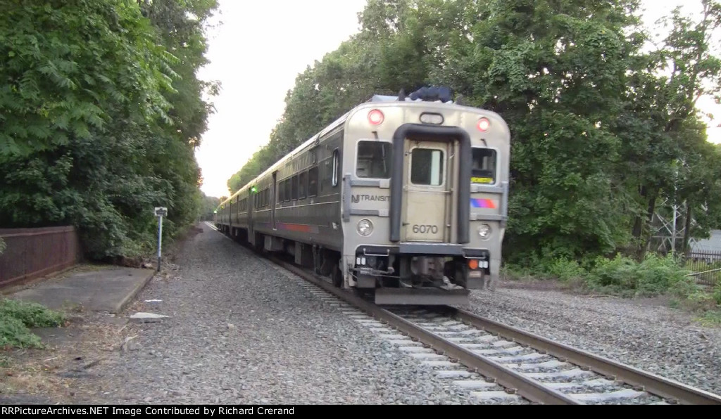 Cab Car 6070 on Train 1081